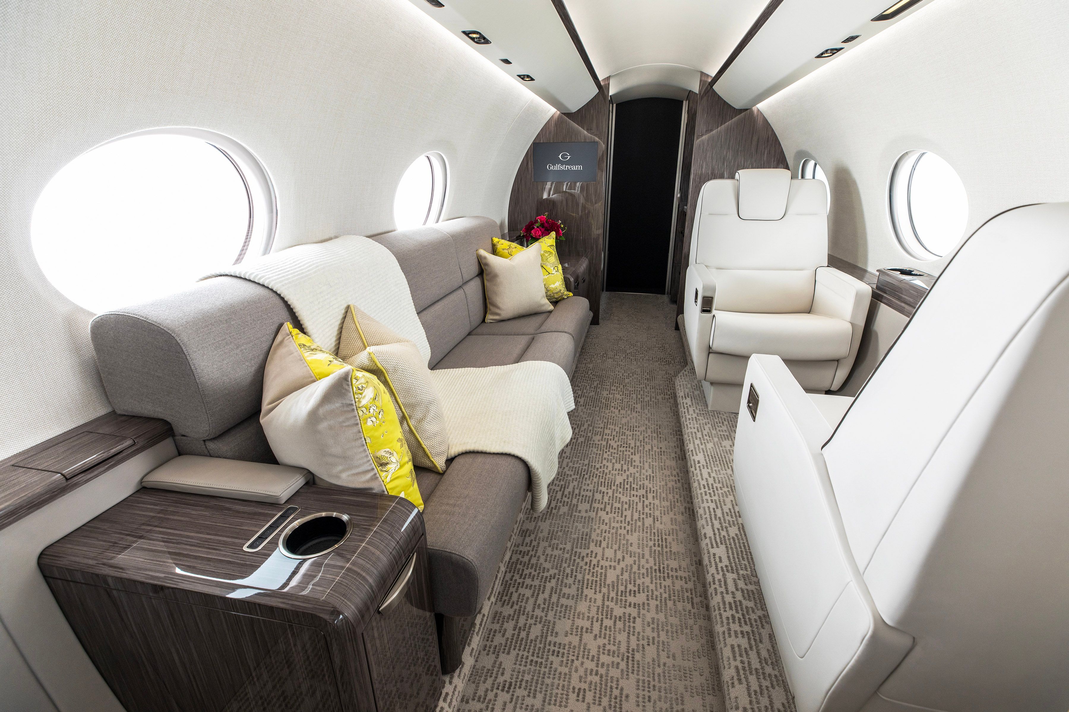 Gulfstream Introduces its All-New G300 Super-Midsize Aircraft - The FLY ...